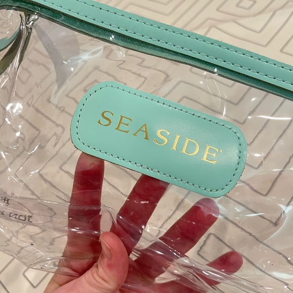 Jon Hart Design | Bags | Nwt Jon Hart Grande Seaside Toiletry Bag ...